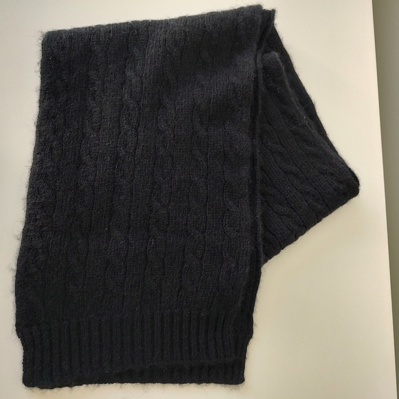 Neiman Marcus | Accessories | Neiman Marcus 0 Cashmere Black Cable Knit ...